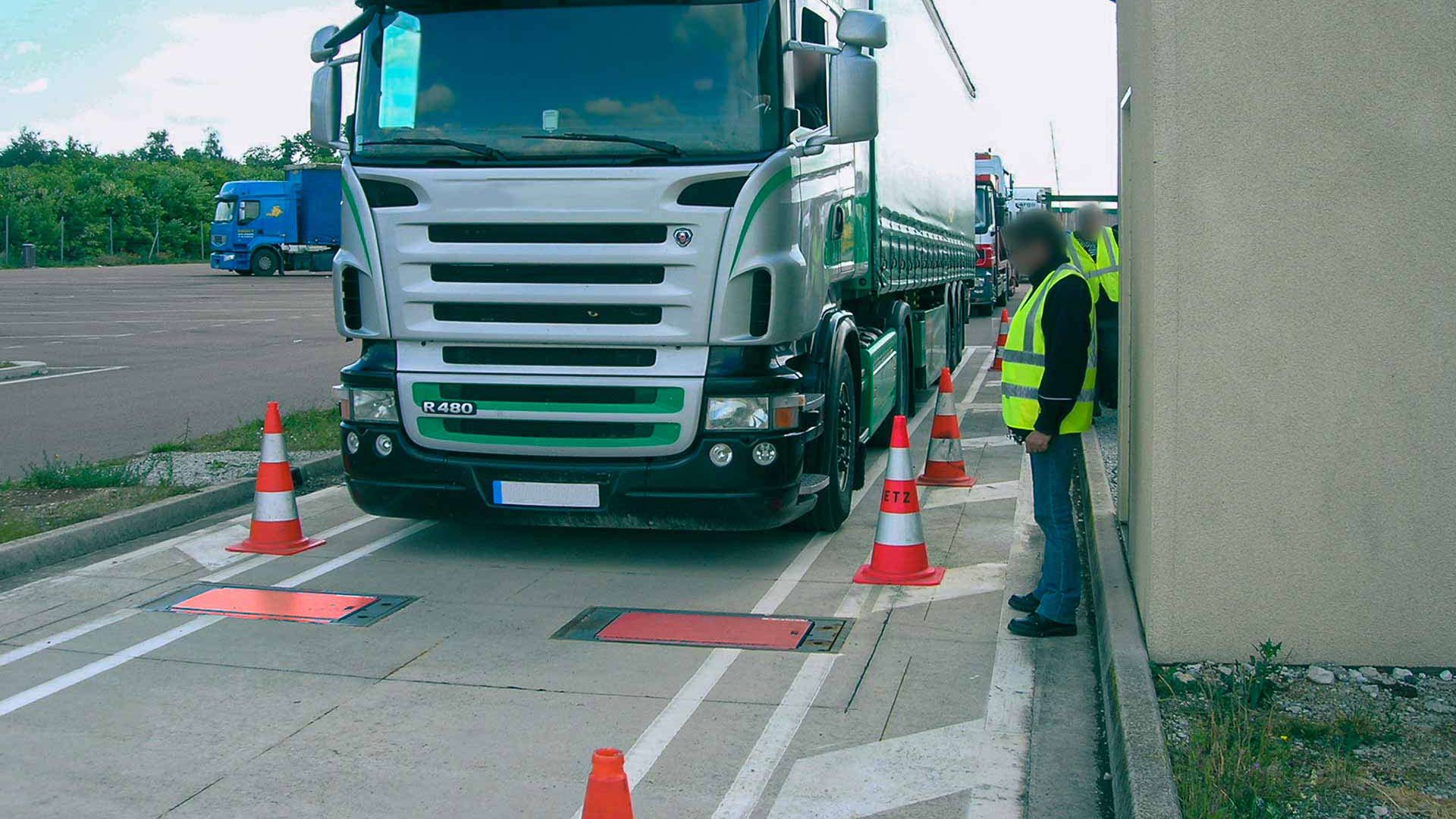 Low speed dynamic axle weighing system - Captels Weighing